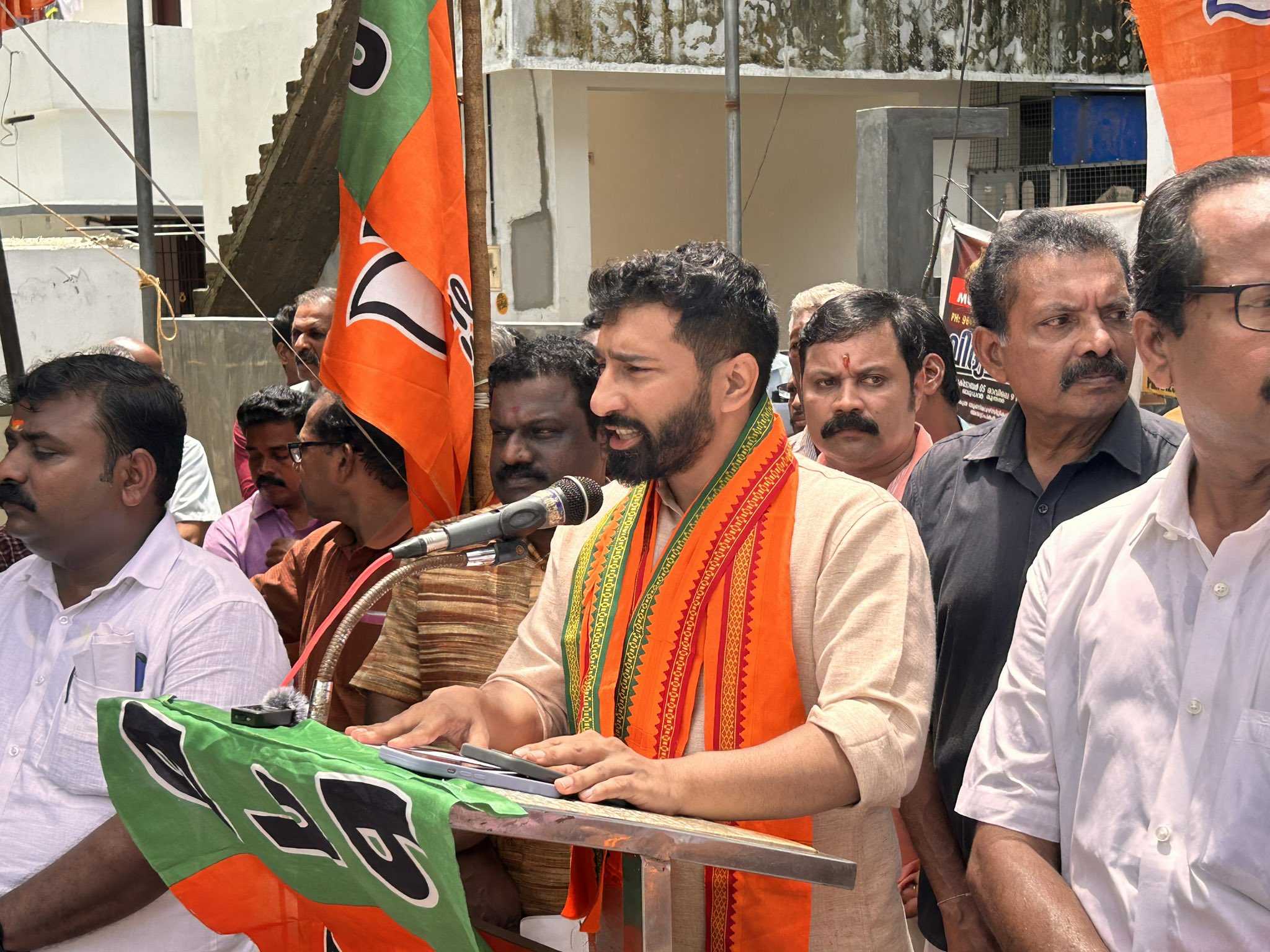 Anil K Antony Attacks Pinarayi Vijayan Government Over Cooperative Bank ...