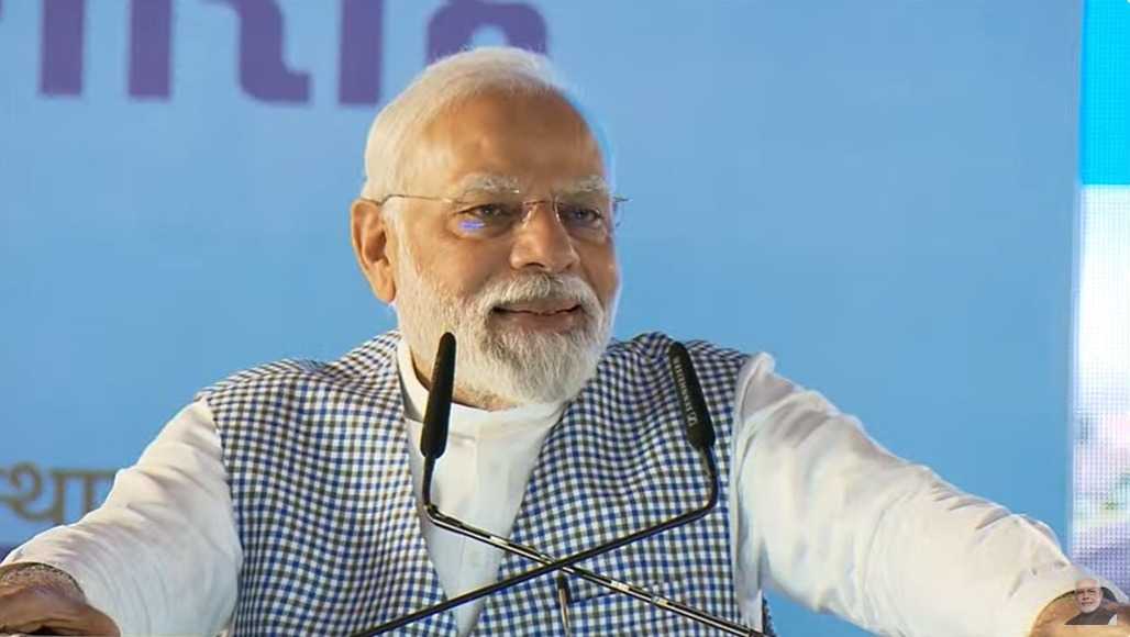 PM Modi Urges Amitabh Bachchan To Visit Statue Of Unity And Kutch ...
