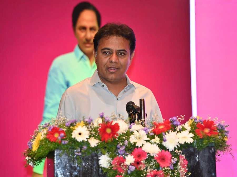 BRS Leaders Fall Off From Campaign Vehicle, Gunman Comes To The Rescue ...