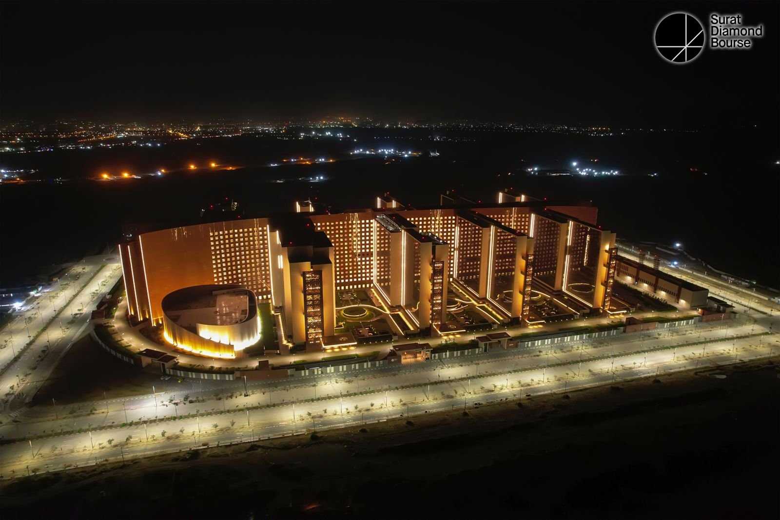 PM Modi Inaugurates World’s Biggest Workspace ‘Surat Diamond Bourse ...
