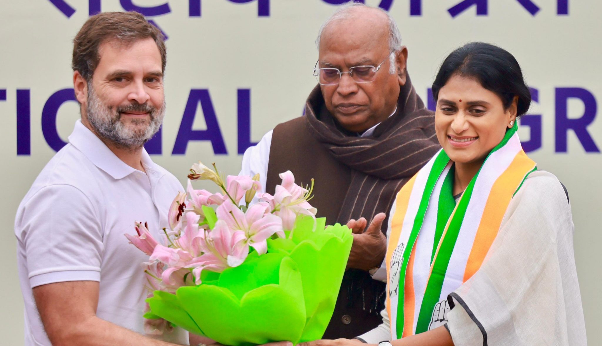 YS Sharmila Joins Congress | TimelineDaily
