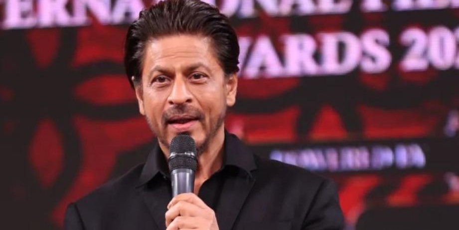 "I Love Receiving Awards": Shah Rukh Khan Wins Dadasaheb Phalke For ...