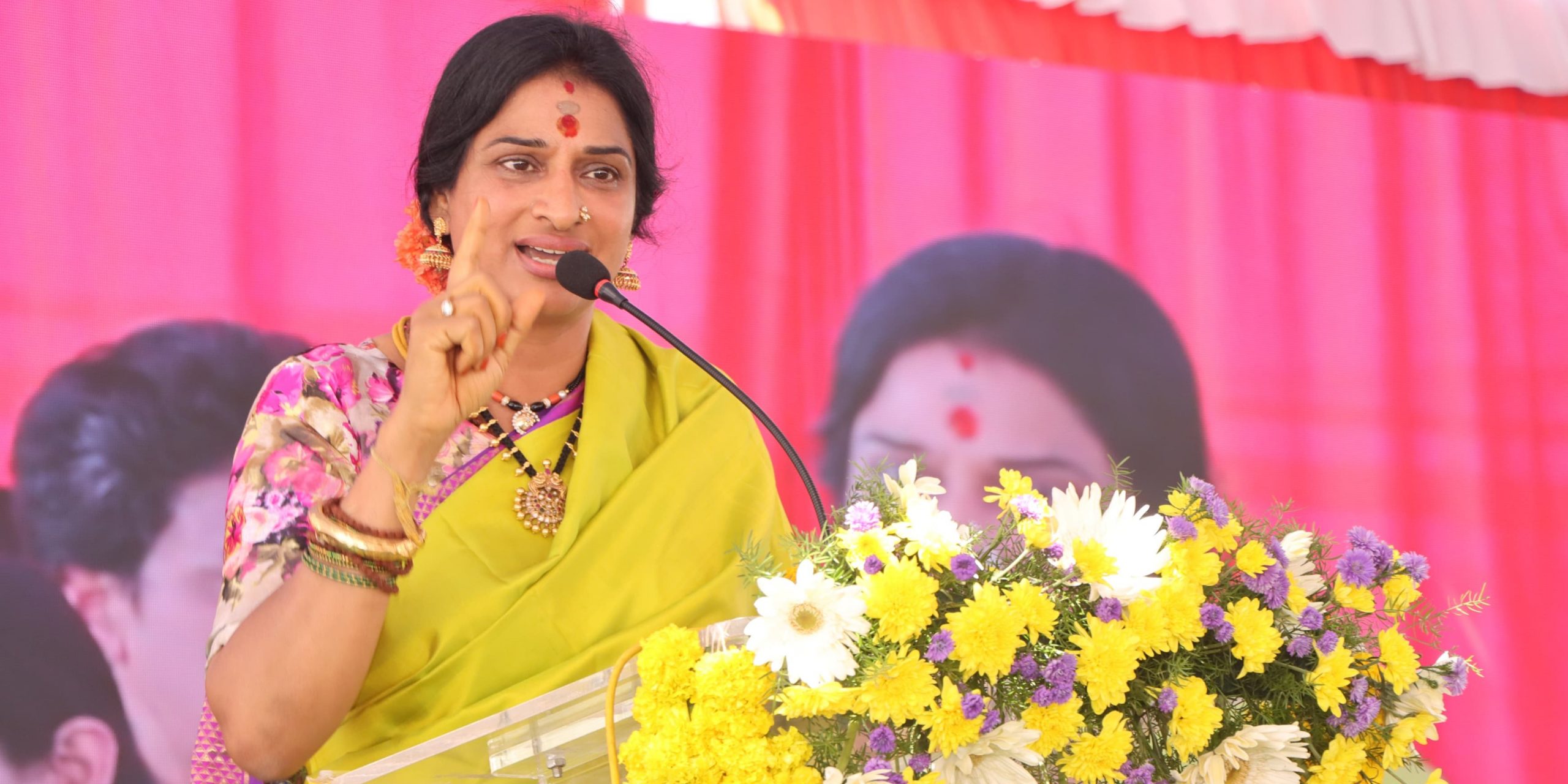 BJP Hyderabad Candidate Madhavi Latha Of Arrow Gesture Fame Declares ...