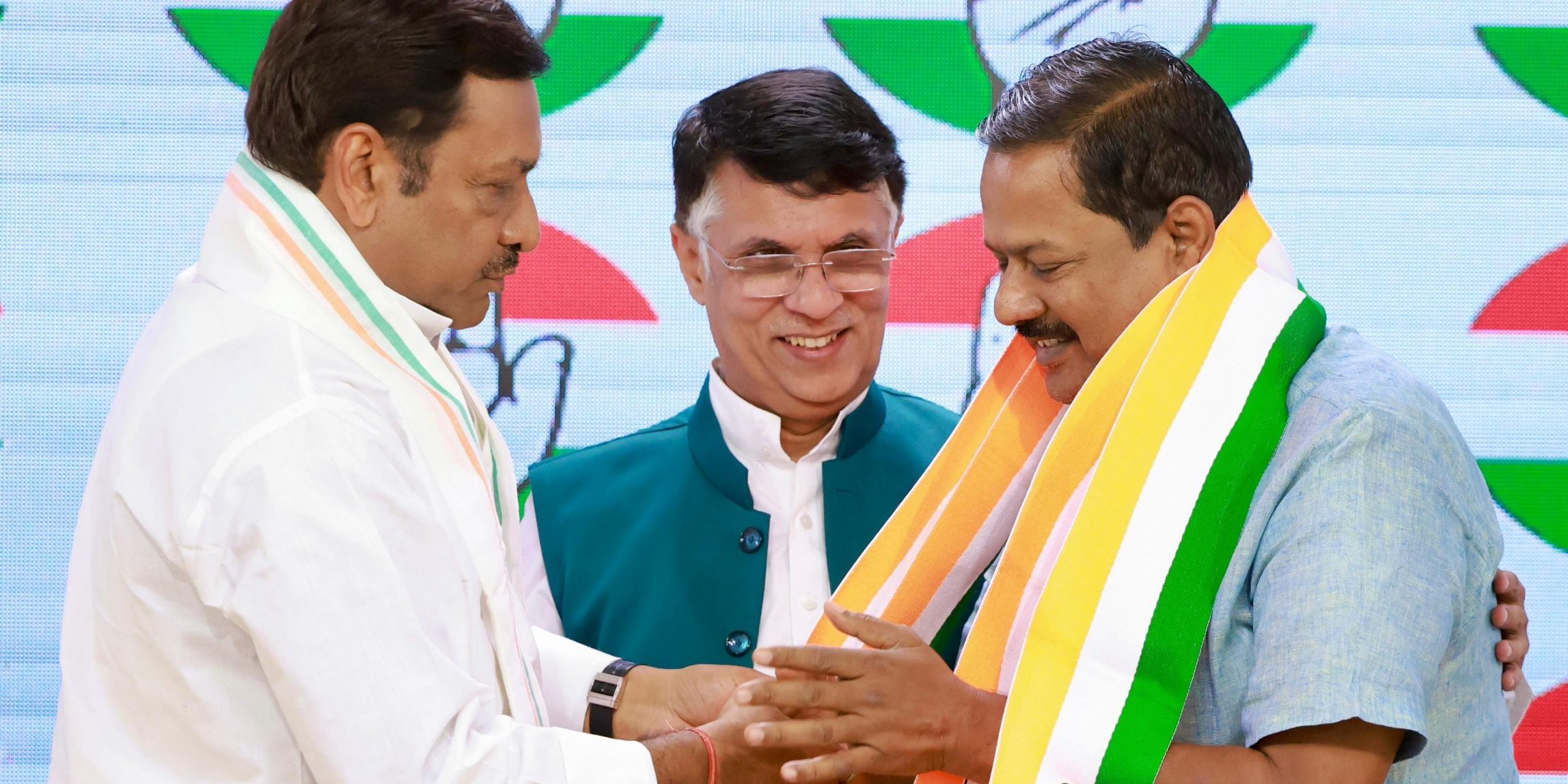 BJP’s Muzaffarpur MP Ajay Nishad Joins Congress | TimelineDaily