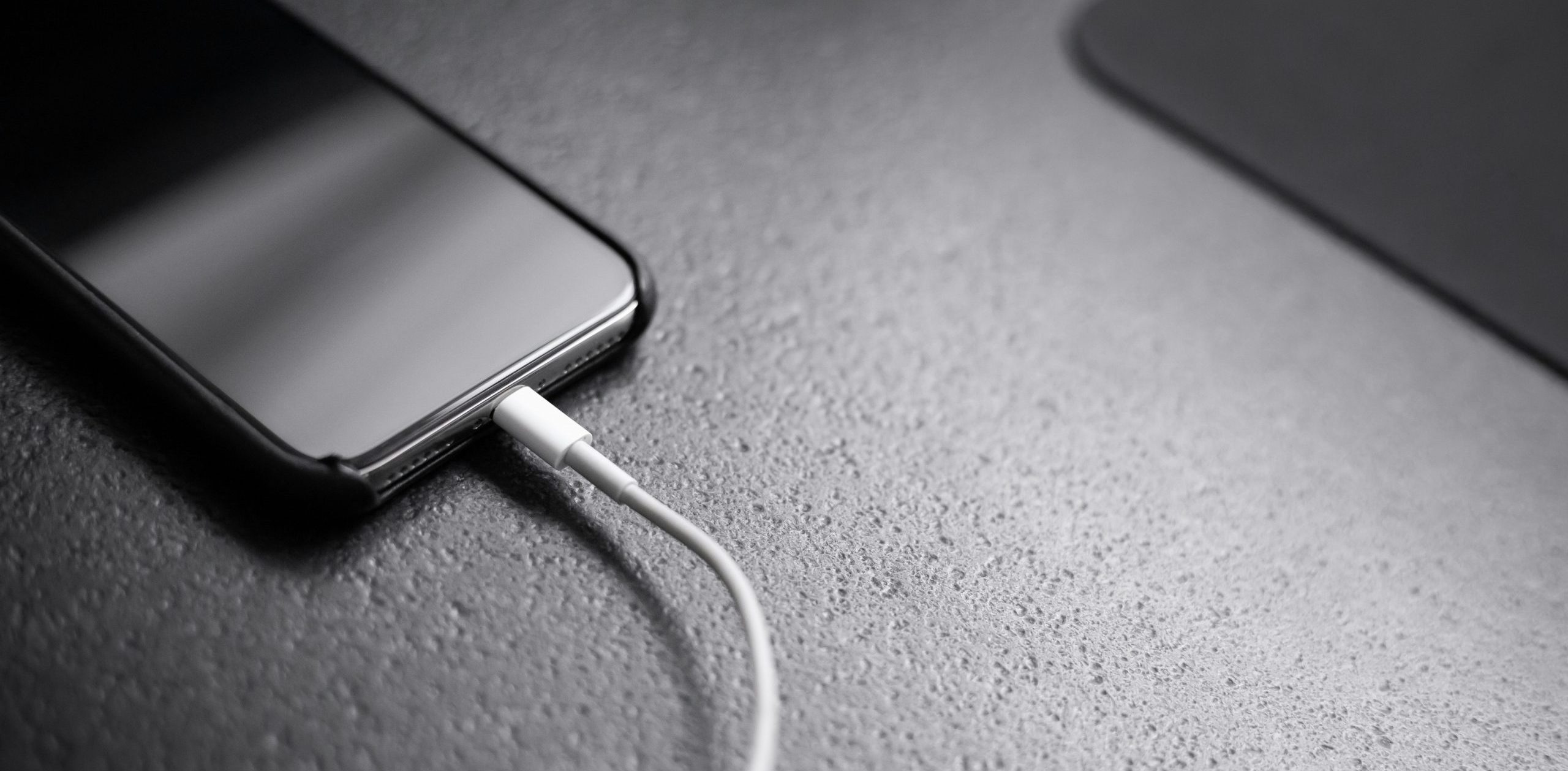 Juice Jacking: Why We Should Think Twice Before Using Public USB Charging Ports | TimelineDaily