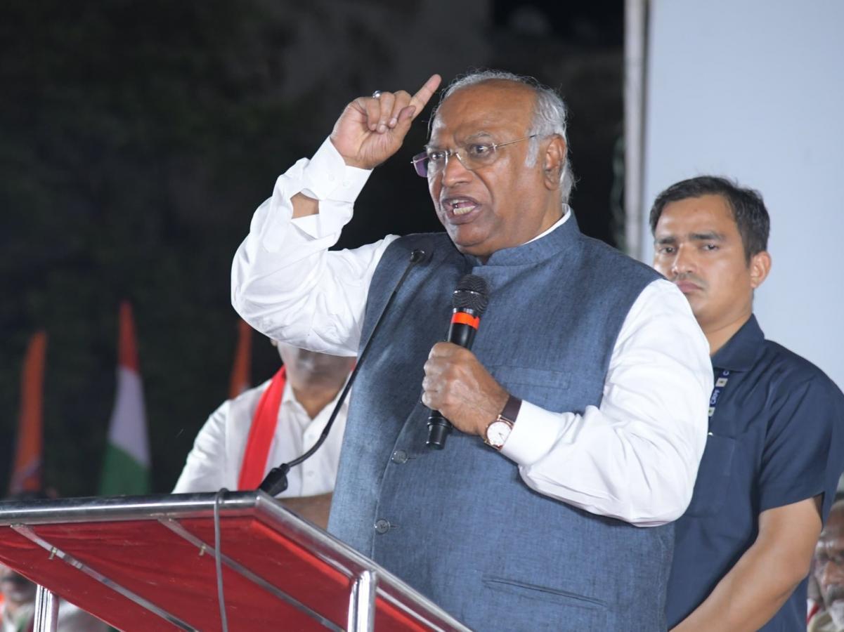 “Impossible”: Kharge On PM Modi’s One Nation One Election Remarks ...