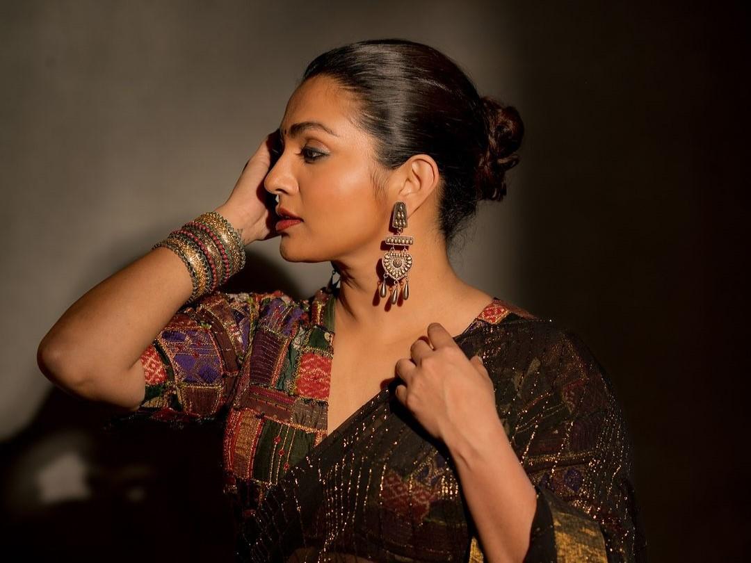 In Pics: Parvathy Thiruvothu's Ethnic Look From IIFM | TimelineDaily