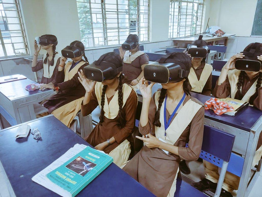 Children In Delhi Govt Schools Use VR Devices For Smart Classes ...