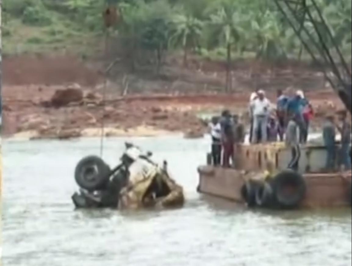 After Two Months’ Wait, Arjun’s Truck Recovered From Gangavali River ...