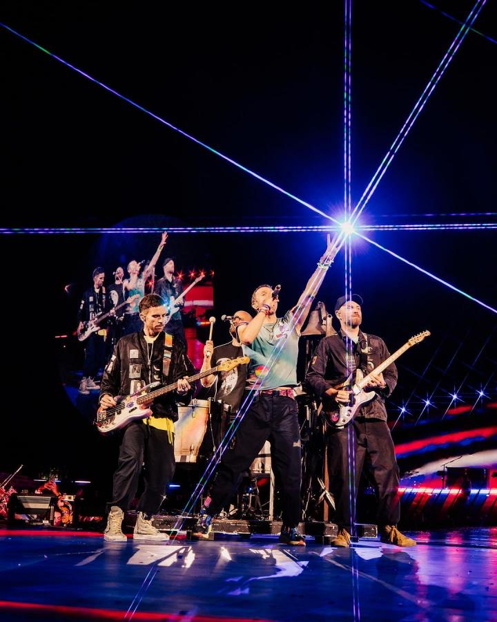 BookMyShow App Crashes Amid Coldplay Concert Ticket Rush | TimelineDaily