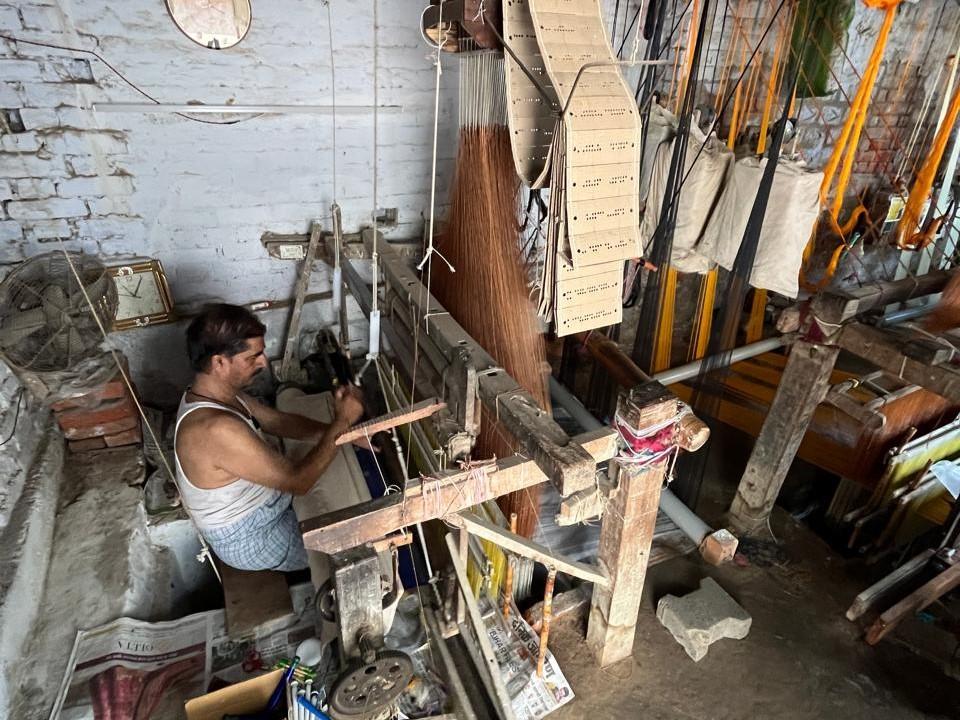 Weavers Of Mubarakpur: The Final Keepers Of A Dying Tradition ...