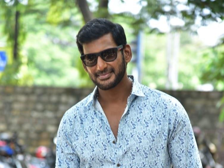 Actor Vishal Collapses On Stage During Live Event; Team Issues Health ...