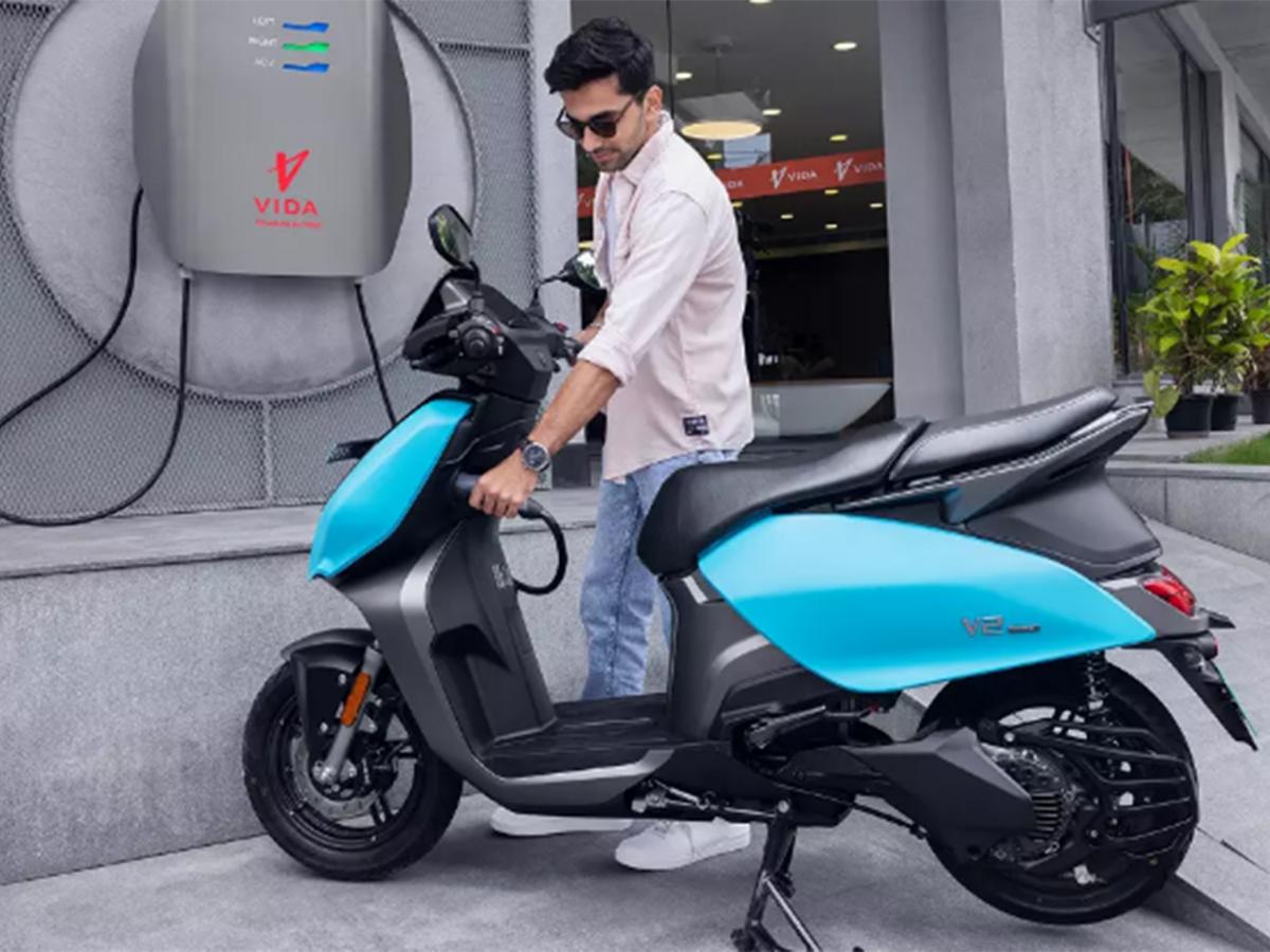 New Vida VX2 Teaser Is More Affordable Scooter, Confirms No Disc Brakes ...
