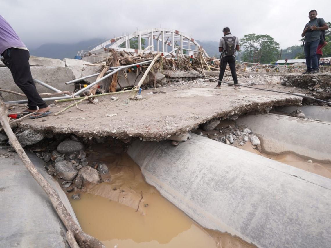 Heavy Rain Triggers Landslide & Bridge Collapse Blocking West Bengal ...